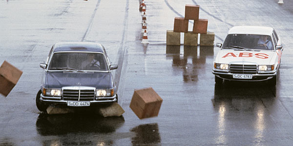 Im Rückspiegel: Saubere Vollbremsung für 2217,60 DM - Archiv [Autokiste]